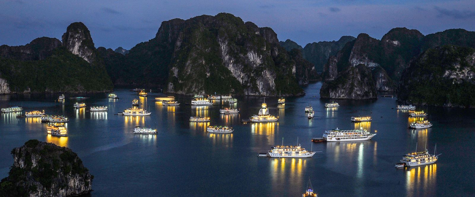 Self-sufficient Ha Long travel experience for first-timers